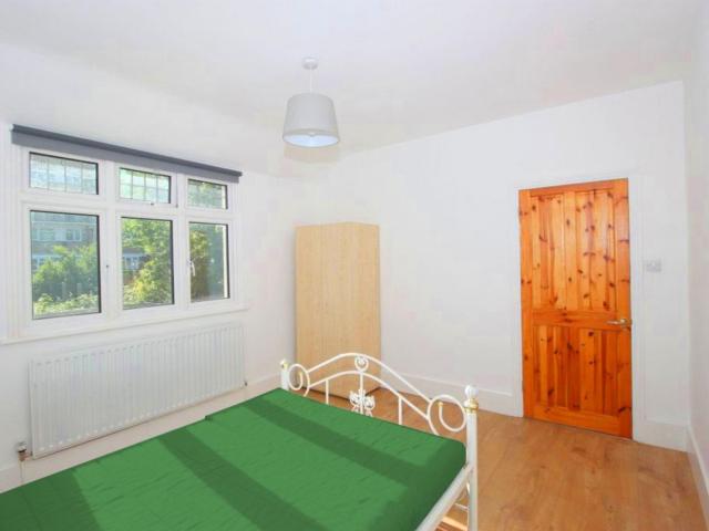 Appealing double bedroom in a student flat, in Lewisham Has a Room
