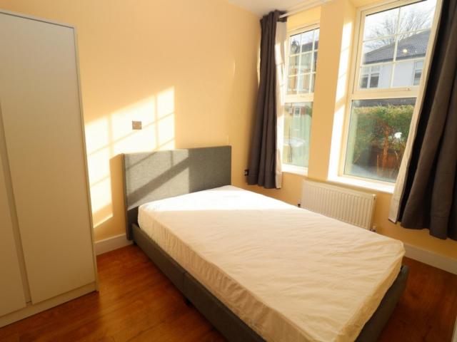 Appealing double bedroom in Ealing Has a Room