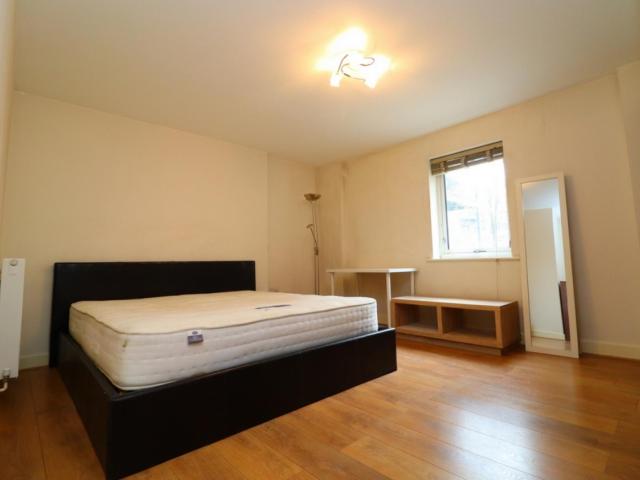Appealing double bedroom in New Charlton Has a Room