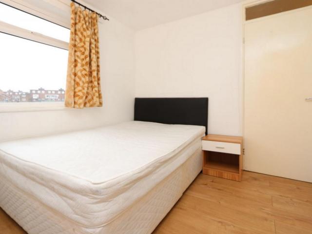 Appealing double bedroom in Plaistow Has a Room