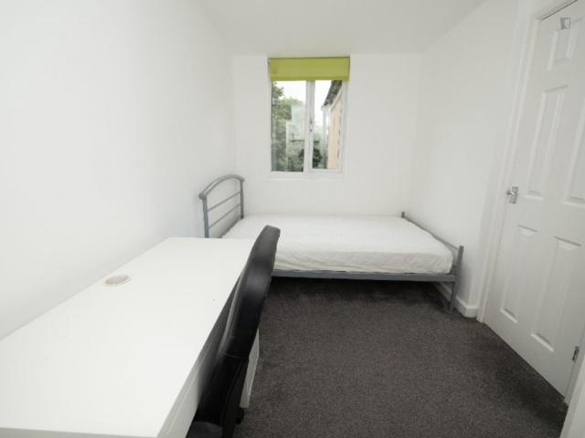 Appealing double bedroom in the Selly Oak neighbourhood Has a Room