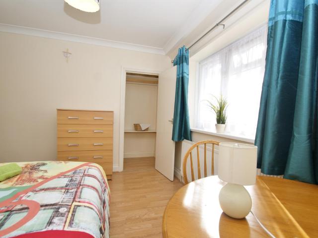 Appealing double bedroom near the Wormwood Scrubs park Has a Room