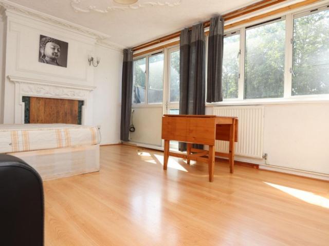 Appealing double bedroom with balcony in Whitechapel Has a Room