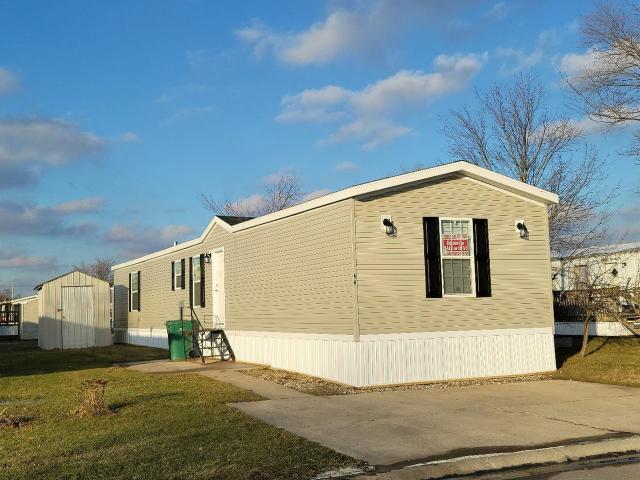 Apple Valley MHC 2 Bedroom Apartment for Rent at 10326 Old Leo Road, Fort Wayne, IN 46825