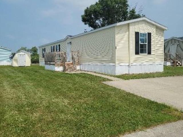 Apple Valley MHC 3 Bedroom Home for Rent at 10326 Old Leo Road #36, Fort Wayne, IN 46825