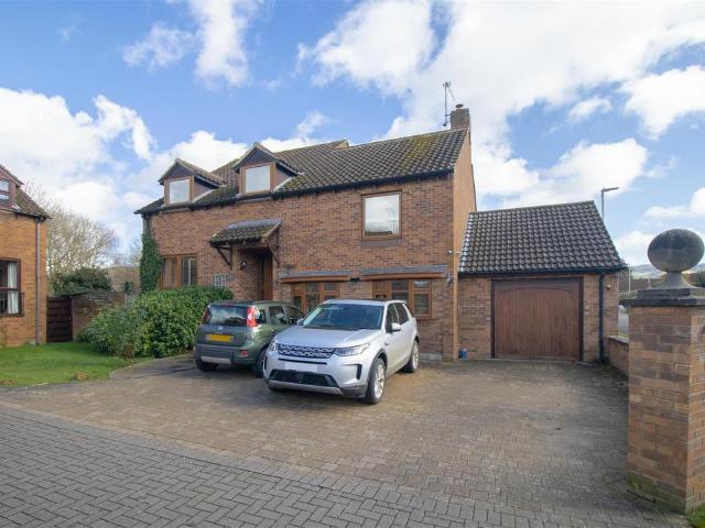 Apple Orchard, Prestbury 5 bed detached house to rent £2,750 pcm £635 pw