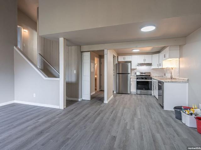Apple Ridge Apartments 2 Bedroom Apartment for Rent at 9016 5000, 5002, 5004, 5010, 8854, 8856, 8858, 8871, 8873, 8875, 9000, 9002, 9004, 9012, 9014, 9016 N. 90th St, Milwaukee, WI 53225 Timmerman Airport