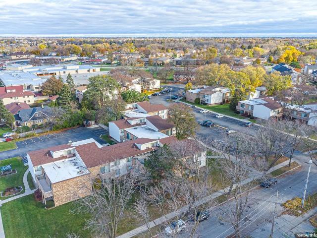 Apple Ridge Apartments 2 Bedroom Apartment for Rent at 9016 5000, 5002, 5004, 5010, 8854, 8856, 8858, 8871, 8873, 8875, 9000, 9002, 9004, 9012, 9014, 9016 N. 90th St, Milwaukee, WI 53225 Timmerman Airport