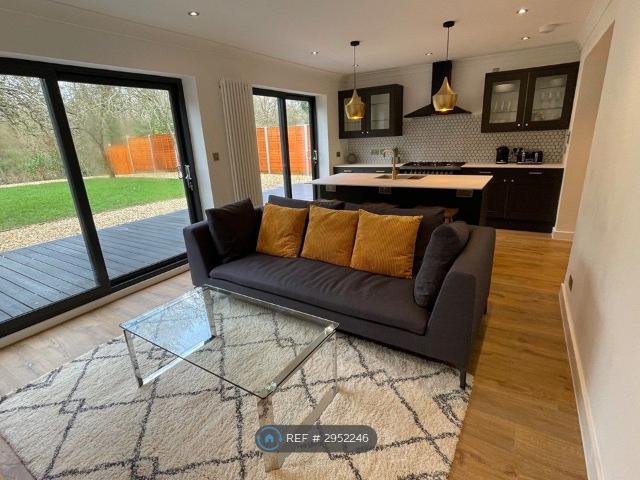 Applegarth Ave, Guildford GU2, Room to rent, £840 pcm | PrimeLocation