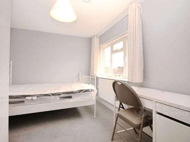 Applegarth Avenue, Guildford, GU2 8LP