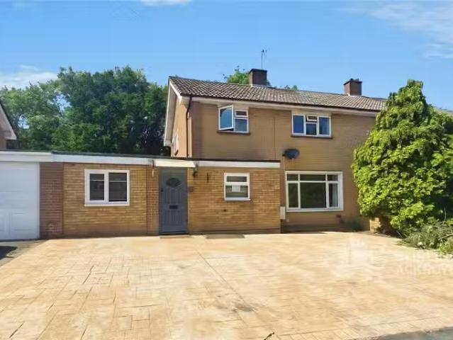 Applegarth Avenue, Guildford, Surrey, GU2 8LP
