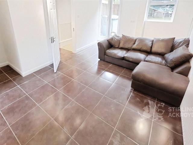 Applegarth Avenue, Guildford, Surrey, GU2 8LP