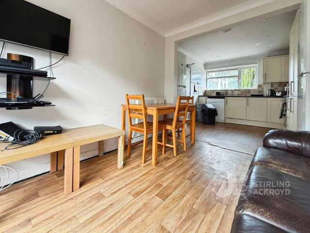 Applegarth Avenue, Guildford, Surrey, GU2 8LX