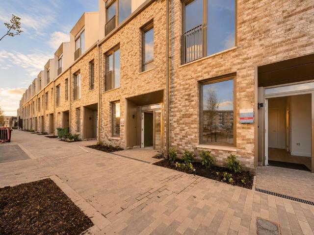 Appleton Way, Cambridge CB3 4 bed townhouse to rent £3,250 pcm £750 pw