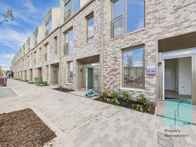 Appleton Way, Cambridge CB3 4 bed townhouse to rent £3,250 pcm £750 pw