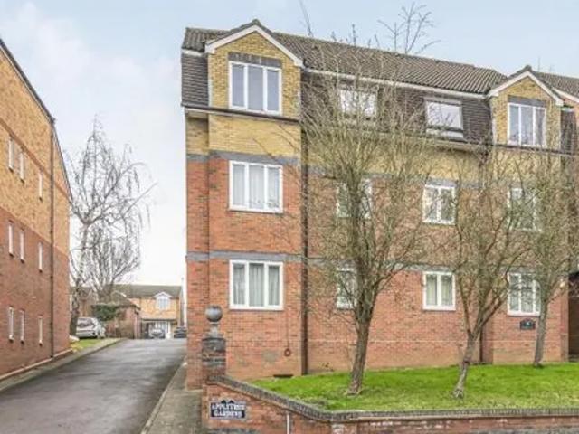 Appletree Gardens, London, EN4 9TF, United Kingdom | 2 bed apartment for rent #139267529 | Rentberry