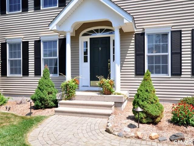 Appletree Ln, Granby, Home For Sale