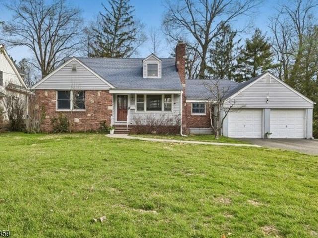 Appletree Ln, Mountainside, Home For Sale