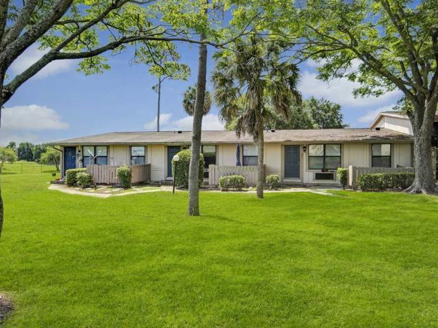 Applewood 2 Bedroom Apartment for Rent at 101 E New Hampshire Ave, Deland, FL 32724