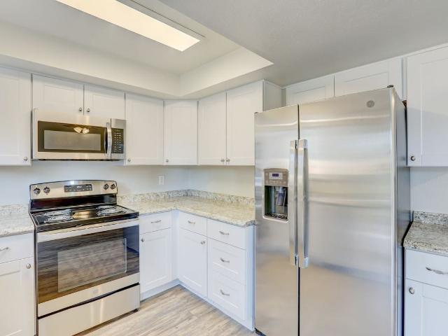 Applewood Crest Townhomes & Apartments 2 Bedroom Apartment for Rent at 11280 W 20th Ave, Lakewood, CO 80215 Applewood