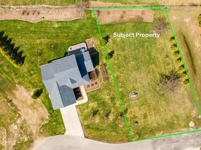 Applewood Dr, Charlevoix, MI 49720