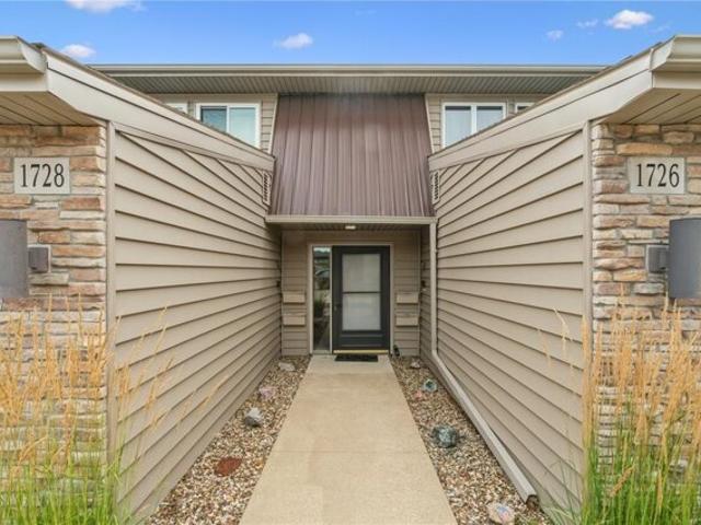 Applewood Pl Ne, Cedar Rapids, Condo For Sale
