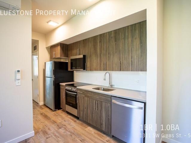 Apply Today — Up to 6 Weeks FREE + a $500 Gift Card Upon Move In!