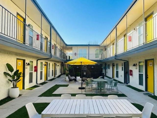 Apply Within 24 Hours of Your Tour & Enjoy ONE FREE Month of Utilities! 1 Bedroom Apartment for Rent at 5109 Gaston Ave, Dallas, TX 75214