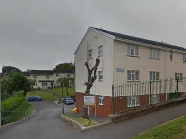 Apply on line * Over 55’s 1 bedroom flat with adapted walk in shower. 1st floor accessed by steps. Hanover Court Tycoch