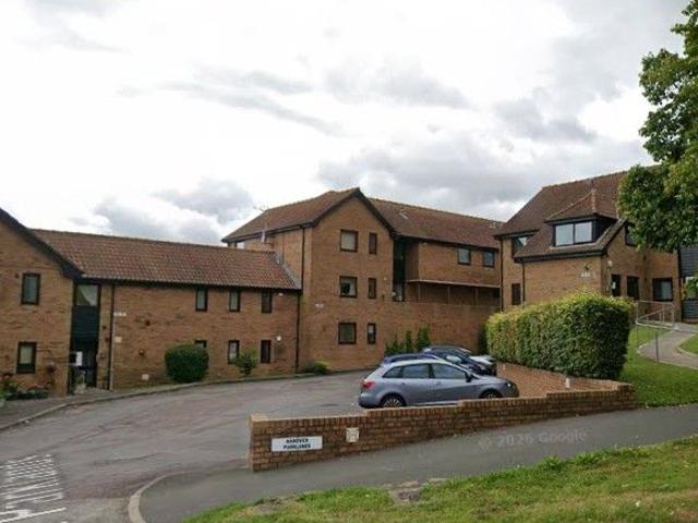 Apply on line * Over 55’s 1 bedroom flat with adapted walk in shower. 1st floor accessed by steps. Hanover Parklands, Sketty