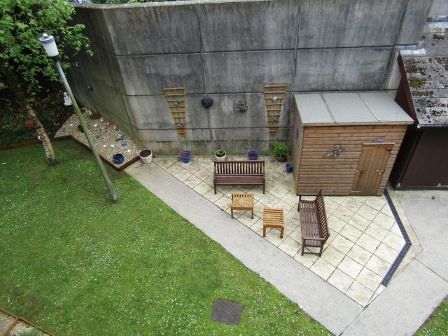 Apply on line * Over 55’s 1 bedroom flat with adapted walk in shower. Suitable for 1 person. Orchard Court