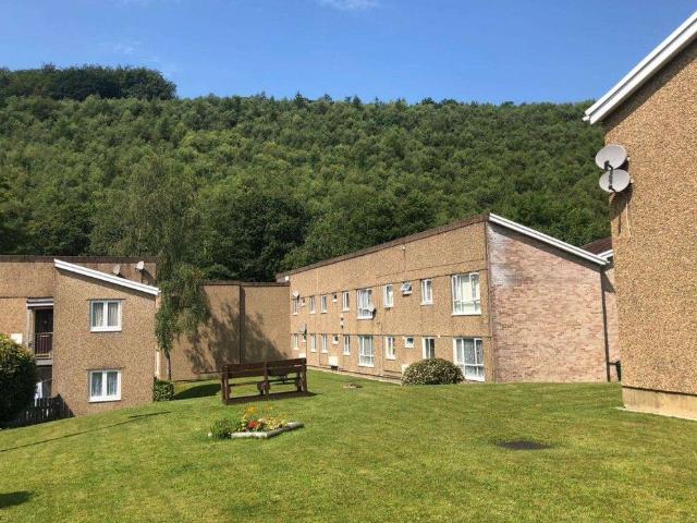 Apply on line * 2 bedroom 1st floor flat with stairlift/ standard bath. Bronallt, Crynant