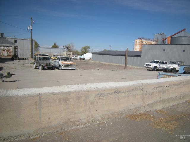 Appr 403 Main St Lots 16,17, 18 Blk 5