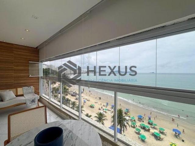 Aprtamento reformado frente mar com varanda na Praia das Asturias, Guaruja