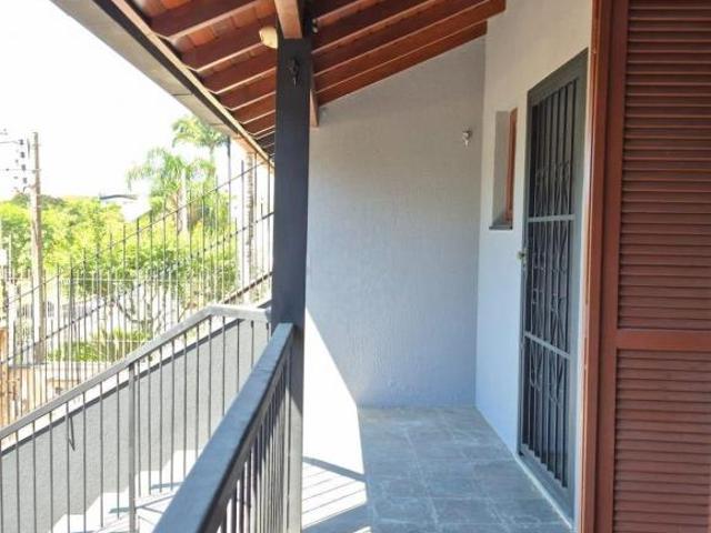 Apresentamos esta excelente casa no bairro Jardim Itu, em Porto Alegre, com 175m