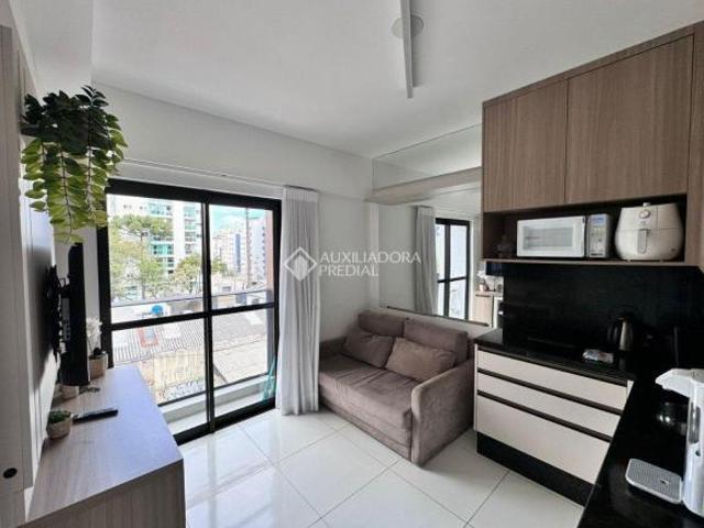 Apresentamos este excelente apartamento na Vila Izabel, ideal para quem busca praticidade, conforto