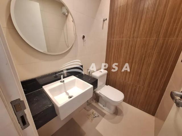Apresentamos uma sala comercial recém reformada para aluguel, perfeita para quem busca um espaço mod