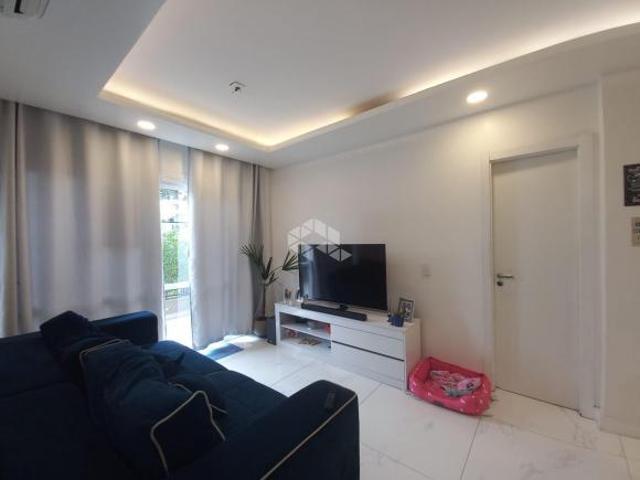 Apresentando um encantador imóvel de 67m² com um quarto suíte e lavabo. Este apartamento conta com u