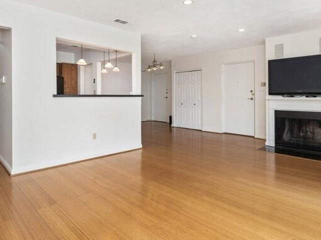 April Ln Apt,lexington, Condo For Sale