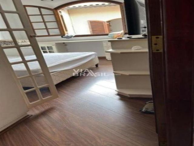 Aproveite esta oportunidade única: Casa à venda em Utinga, Santo André SP 4 quartos, 3 suítes, 2 s