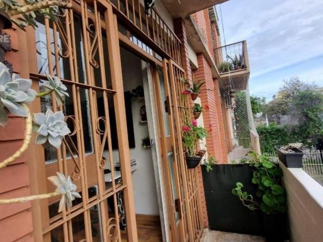 Aproveite o sol e a vista, apartamento para venda de frente com sacada, 2 dormit