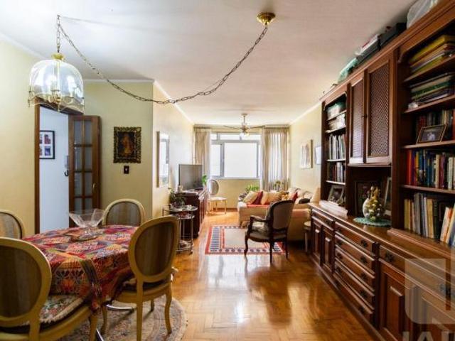 Aproximadamente 105 m2, 2 dormitórios na frente da Santa Casa