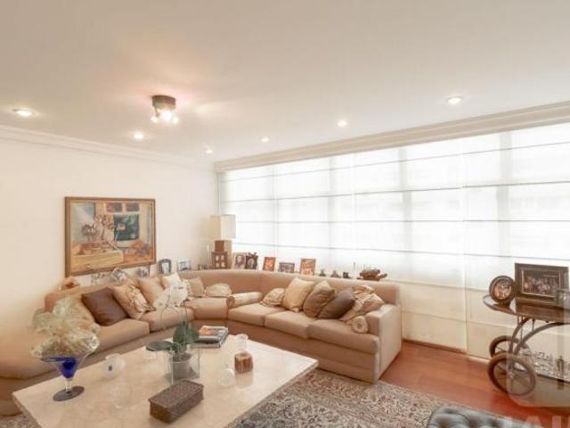 Aproximadamente 260m2, 3 dormitórios, 1 suíte, 2 vagas