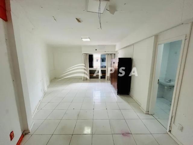 Apsa aluga ótima oportunidade situado na pituba. Sala comercial ampla, nascente, com 34 m² e 1 banhe