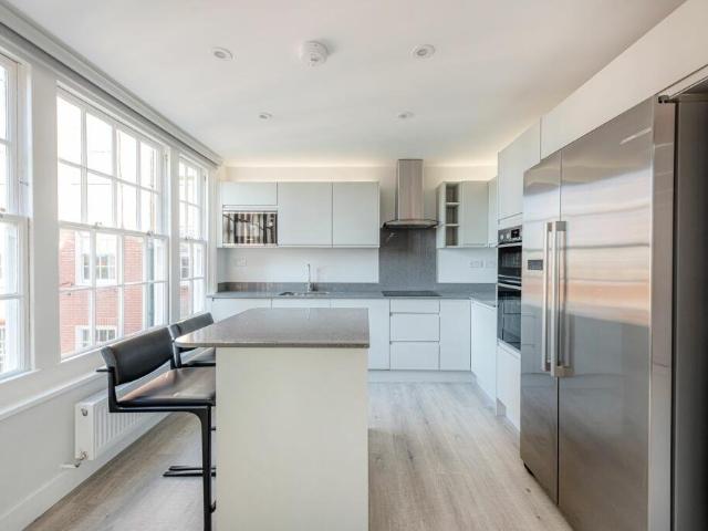 Apsley House, Finchley Road