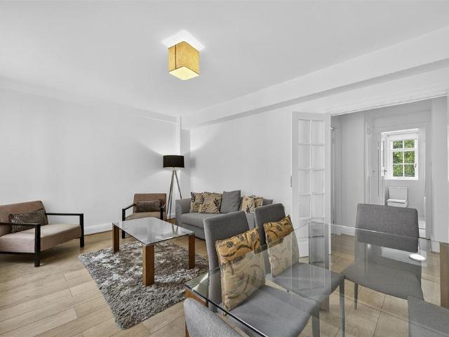 Apsley House, St Johns Wood, NW8 2 bed flat to rent £3,250 pcm £750 pw
