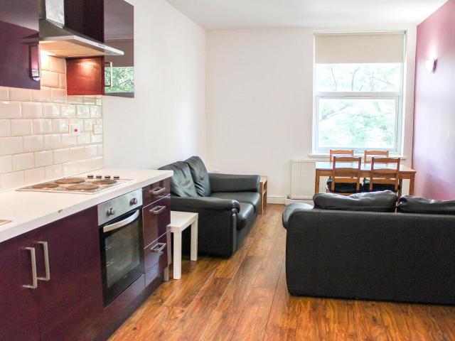Apt 3, 4 St John's Terrace #453444 LS3, 3 bed flat to rent, £1,599 pcm | PrimeLocation