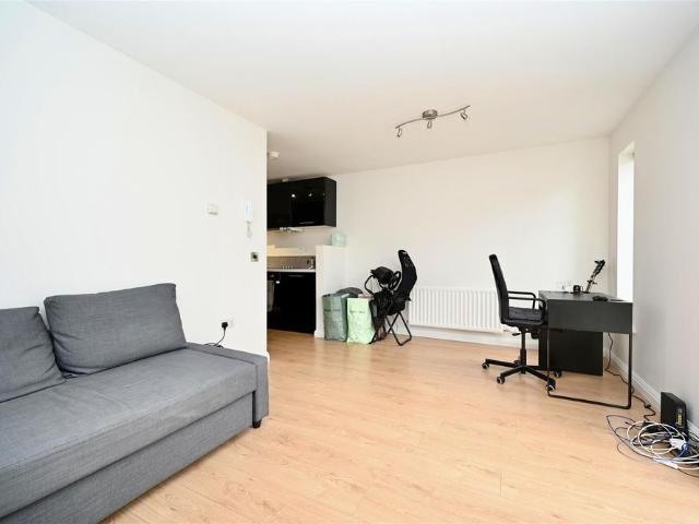 Apt 3, 61 Central Avenue, Bangor, BT20 3AU