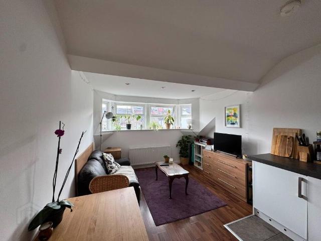 Apt 3, 7 Dunluce Avenue, Belfast, BT9 7AW