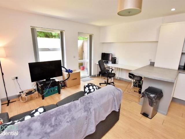Apt 3, 104 Eglantine Avenue, Belfast, BT9 6EU
